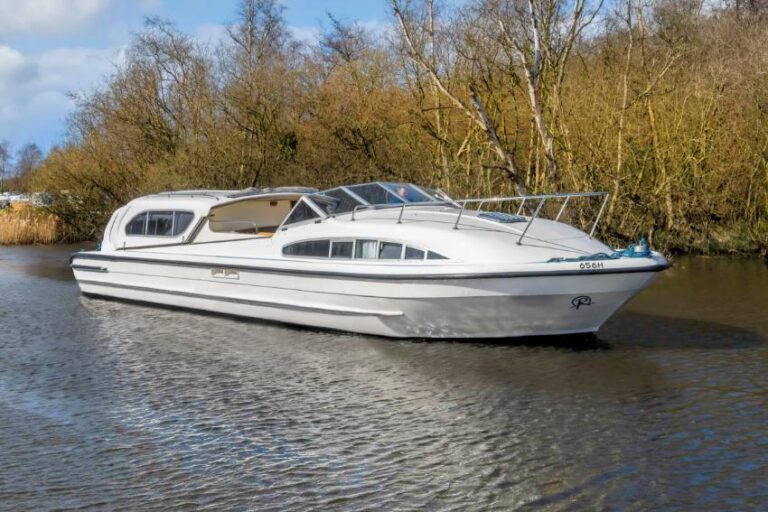 Broads Harmony - Norfolk Broads Boating Holidays - Richardsons Boating ...