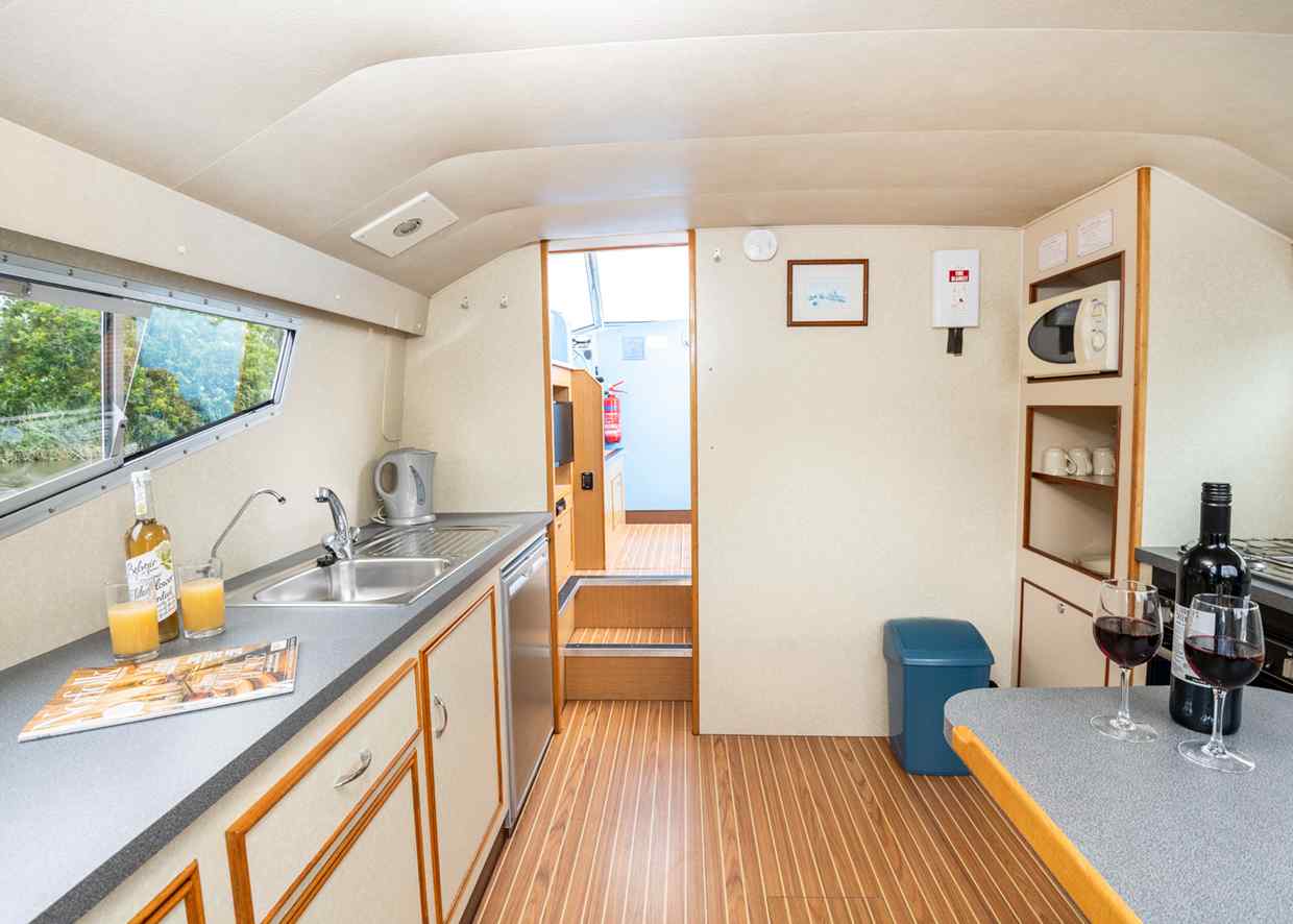 Silver Myth - Norfolk Broads Boating Holidays - Richardsons Boating ...