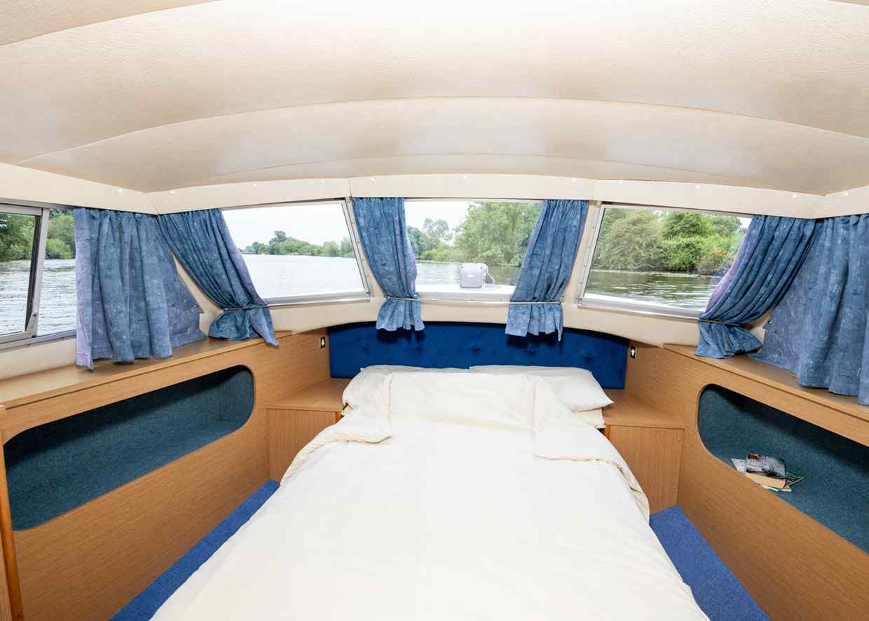Silver Myth - Norfolk Broads Boating Holidays - Richardsons Boating ...