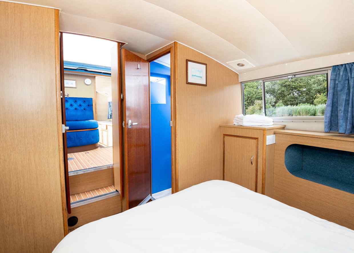 Silver Myth - Norfolk Broads Boating Holidays - Richardsons Boating ...