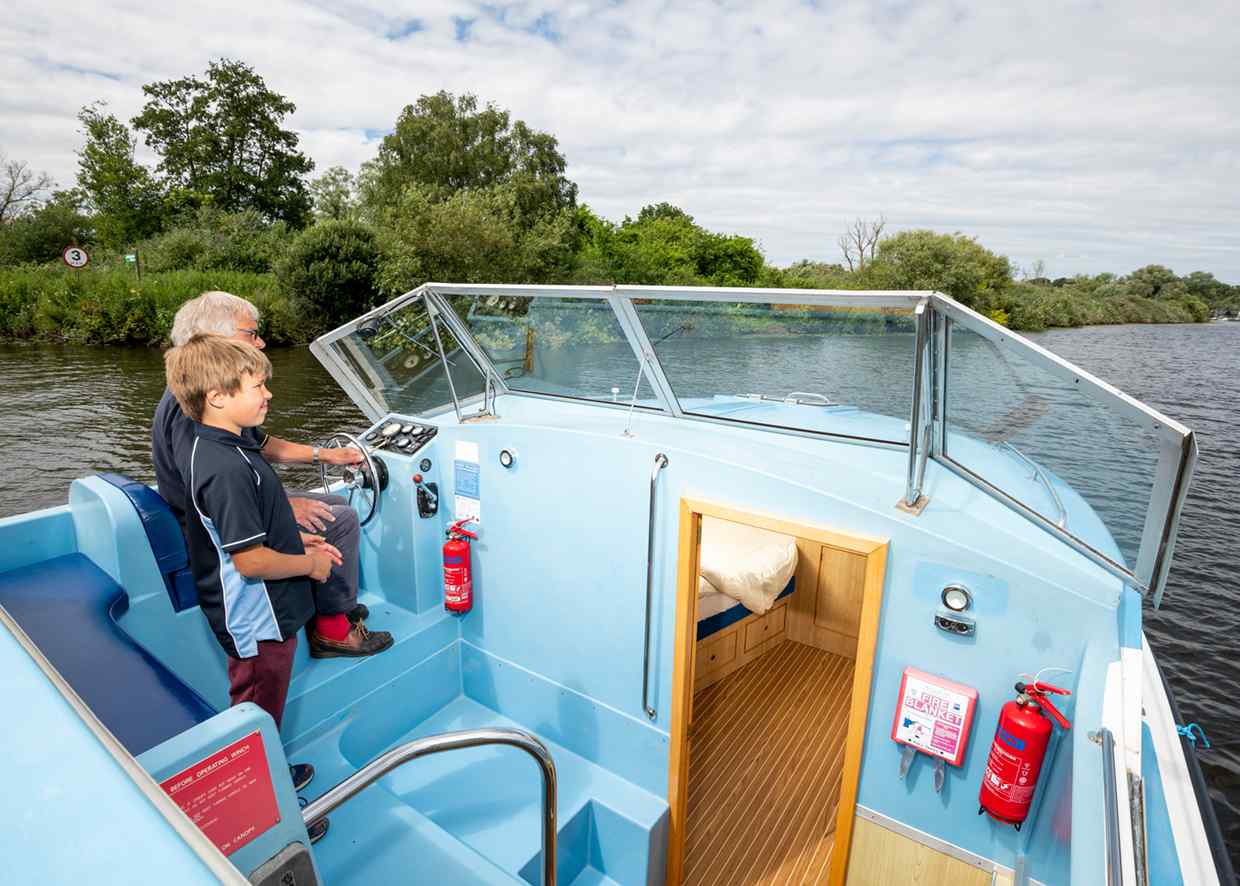 Silver Spirit - Norfolk Broads Boating Holidays - Richardsons Boating ...