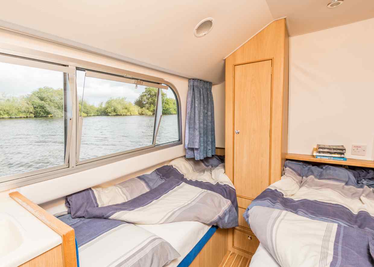 Silver Reflection - Norfolk Broads Boating Holidays - Richardsons ...