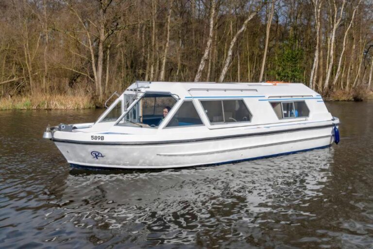Silver Harmony - Norfolk Broads Boating Holidays - Richardsons Boating ...