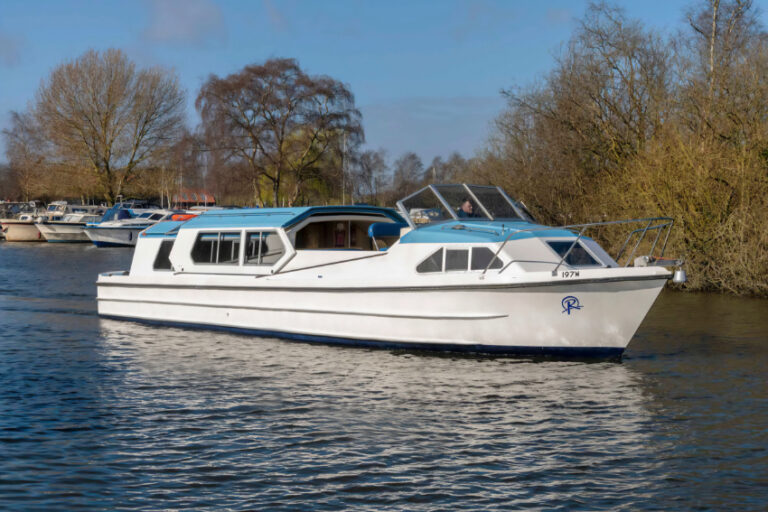 Silver Simoom - Norfolk Broads Boating Holidays - Richardsons Boating ...