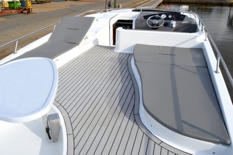 Commander - Norfolk Broads Boating Holidays - Richardsons Boating Holidays