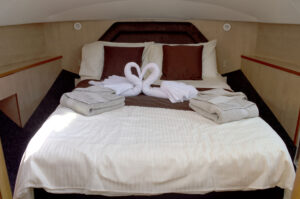 Swan Ranger - Norfolk Broads Boating Holidays - Richardsons Boating ...