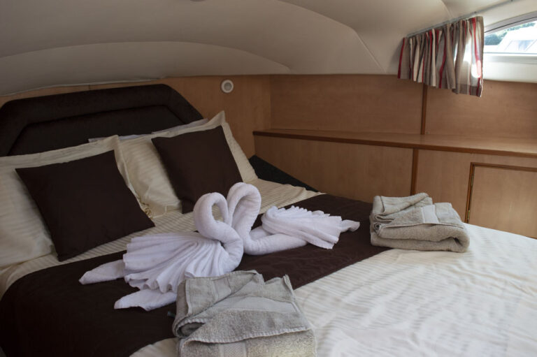 Swan Ranger - Norfolk Broads Boating Holidays - Richardsons Boating ...