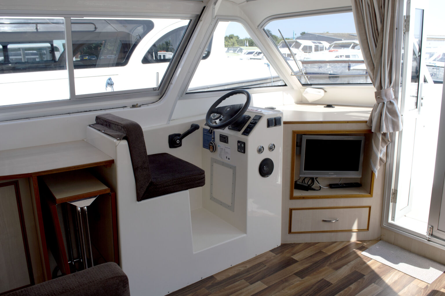 Swan Romance - Norfolk Broads Boating Holidays - Richardsons Boating ...